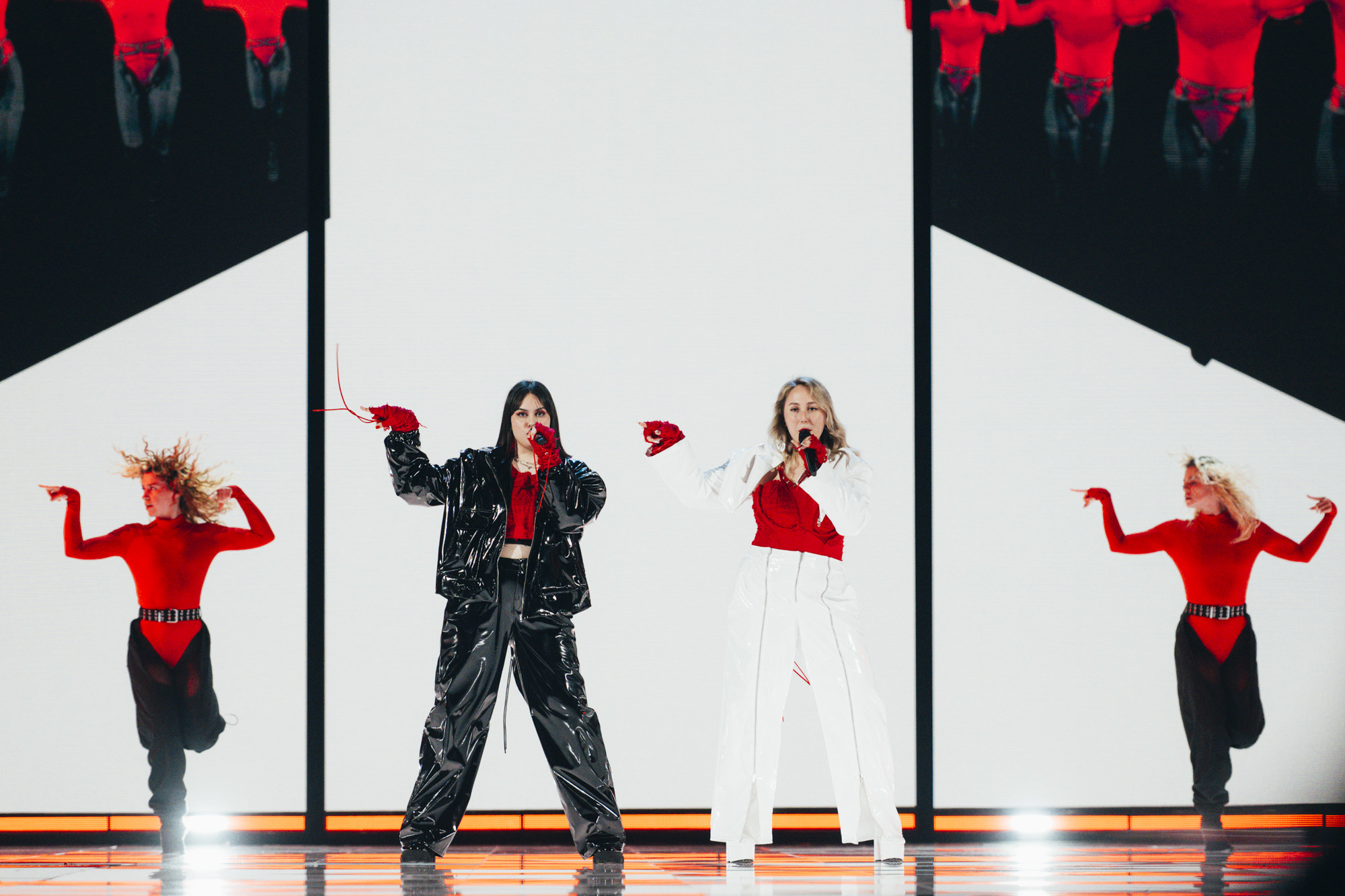 🇦🇹 TES Preview: Red, White and Black for Teya and Salena’s first ...