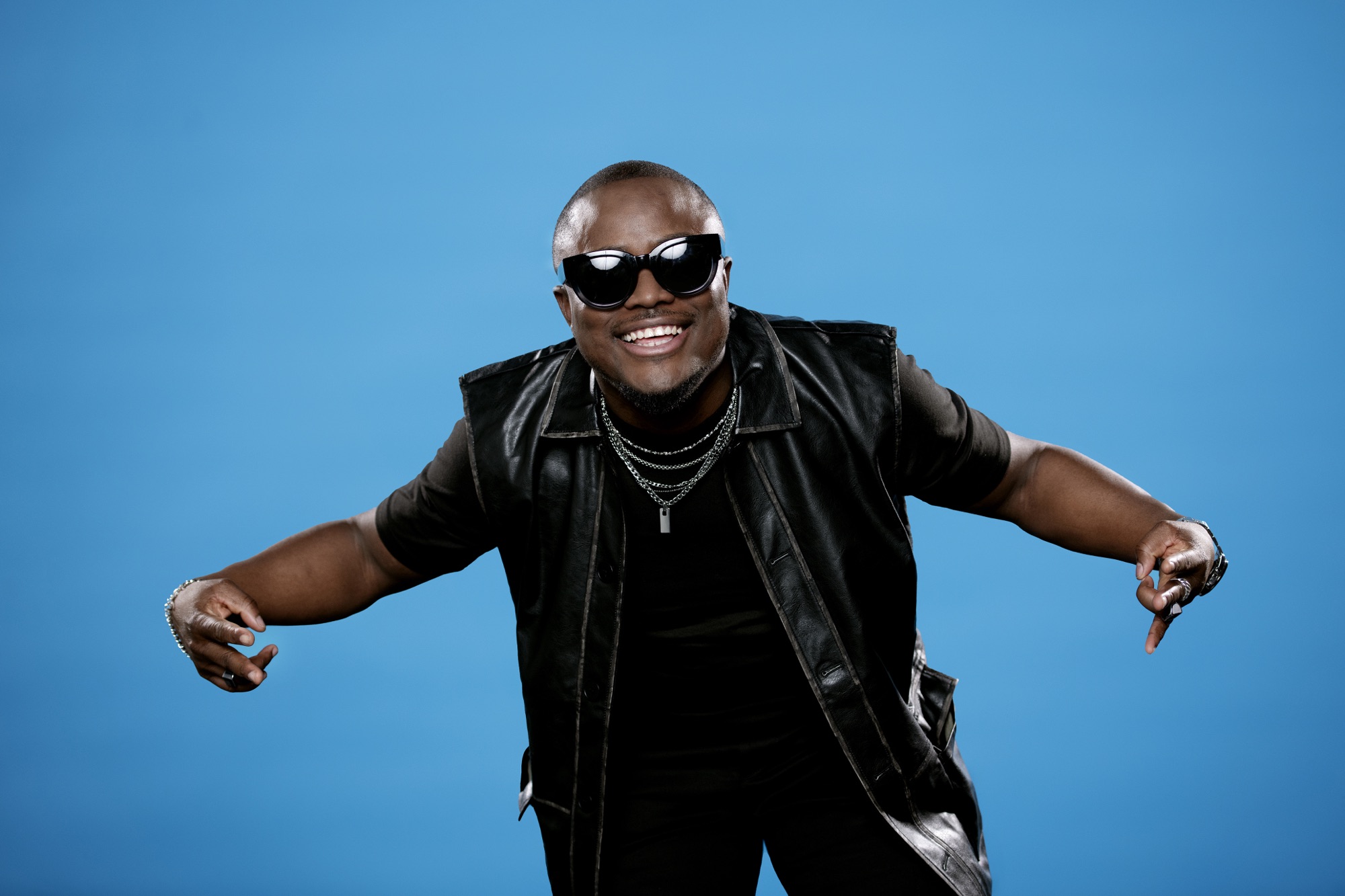 🇸🇪 C-Joe: “The song is about togetherness, happiness and also ...