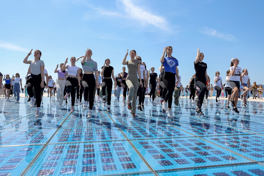 🇭🇷 Croatian fans perform "Rim Tim Tagi Dim" flashmob to support Baby ...